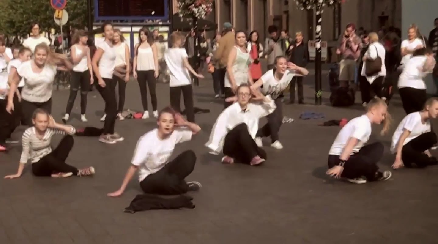 Heartbeat Flashmob at Helsinki - Flash Mobs in the World