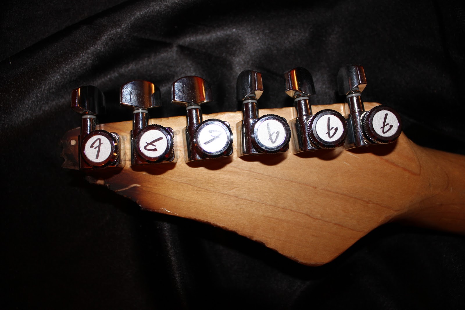 TRAVIS STEVENS GUITARS: ZOMBIE APOCALYPSE strat renovation