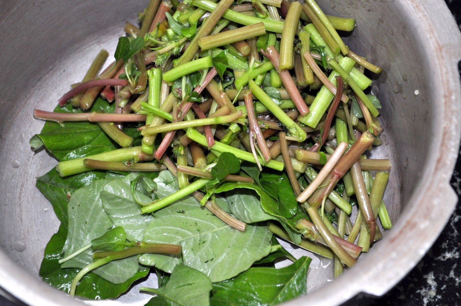 Lil Spice & Lil Stir...: Spinach stalks soup... thin n clear