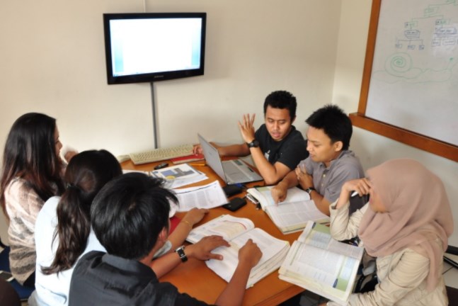 Perbedaan Sosialisasi Primer dan Sekunder Serta Tujuannya | iongCID