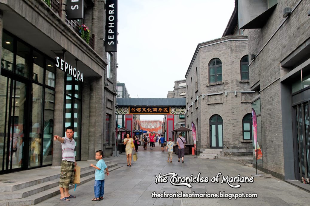 Interesting walk at Qianmen Street and 798 Art District of Beijing ...