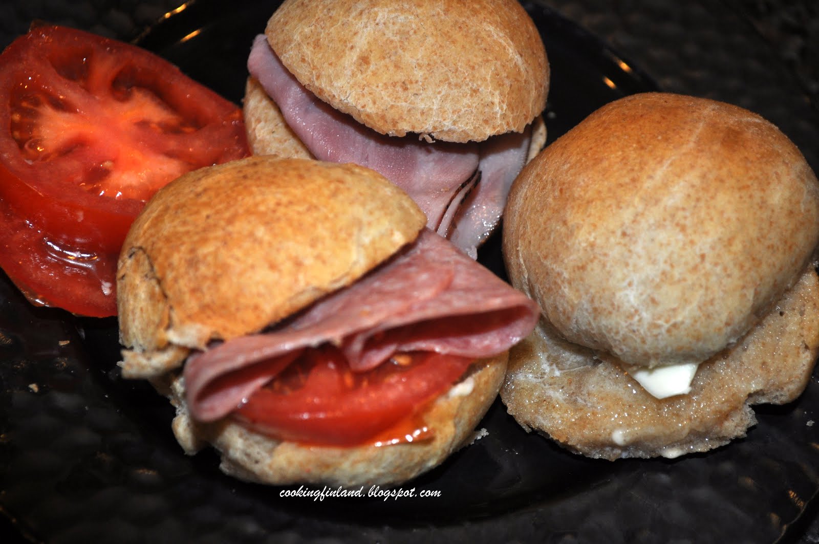 Cooking Finland: Graham Rolls, grahamsämpylät