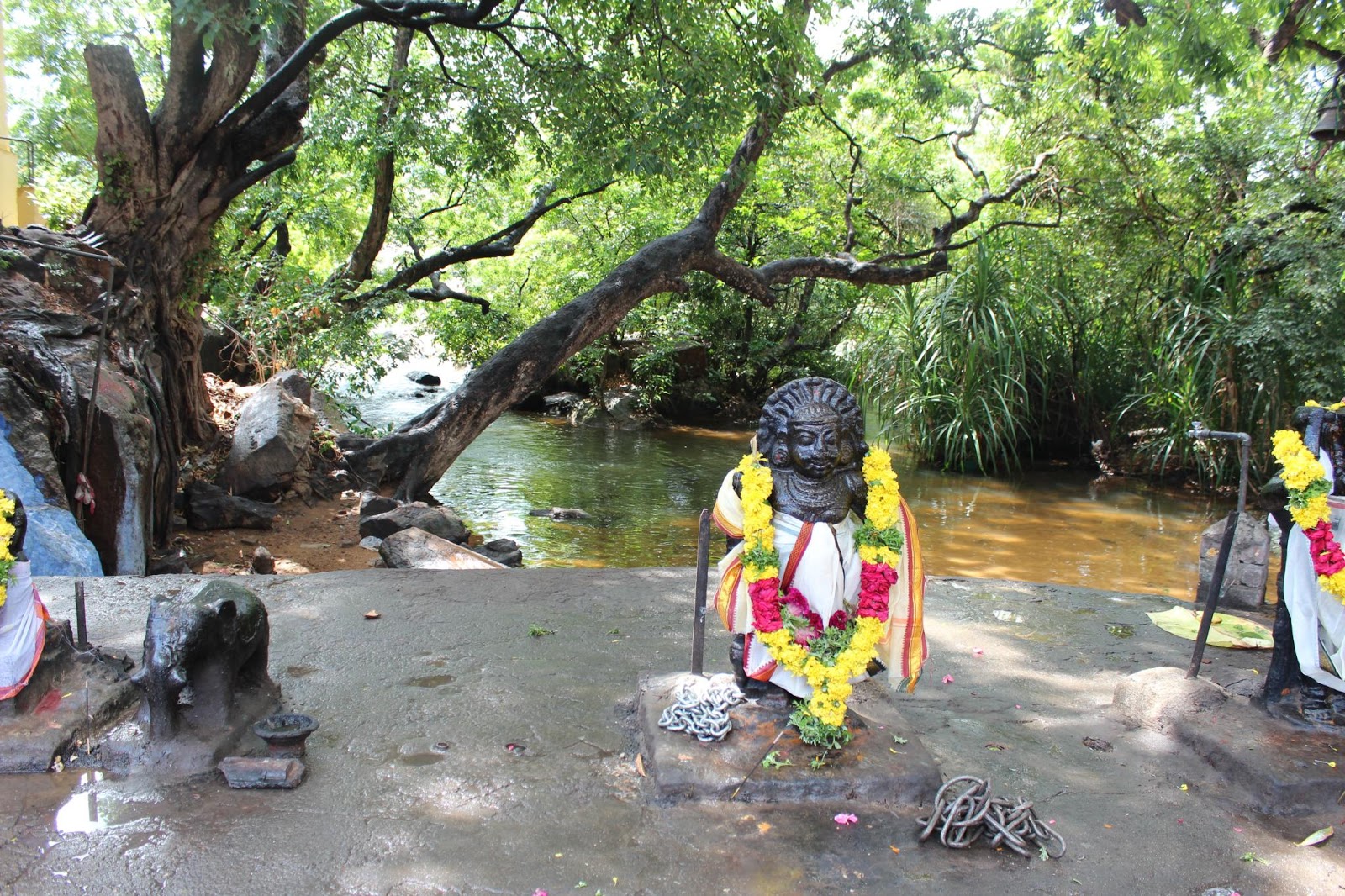 Tamilnadu Tourism: Sorimuthu Ayyanar Temple, Karaiyar – The Temple