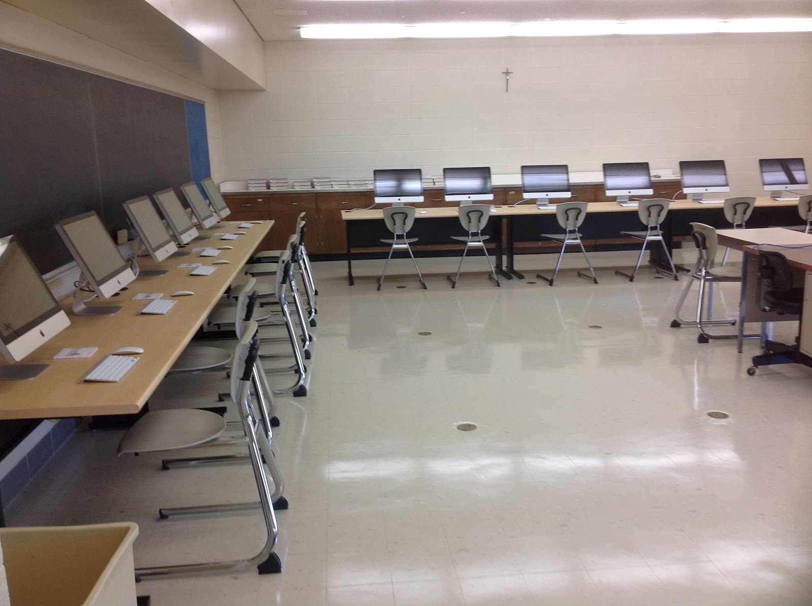 Larry's Opinion Drive-thru: Evolution of a Multimedia iMac Lab