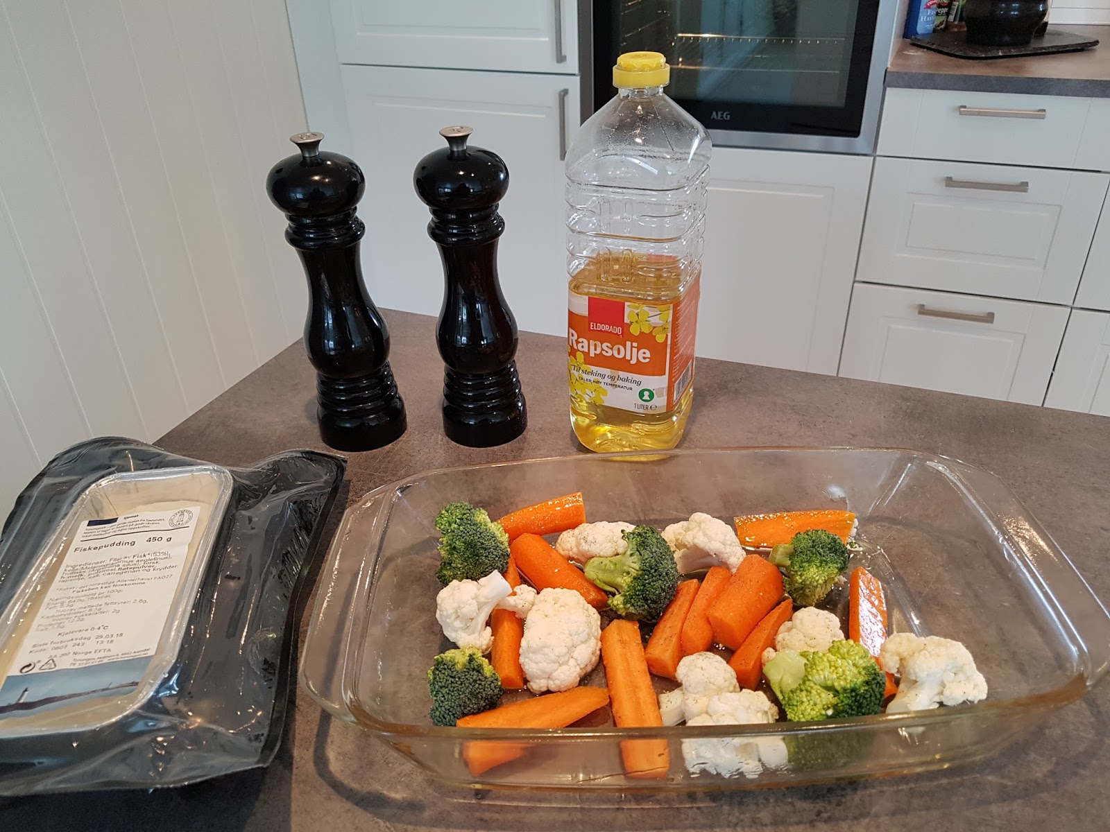 Edels Mat : Fiskepudding med hvitvinsaus og blomkål