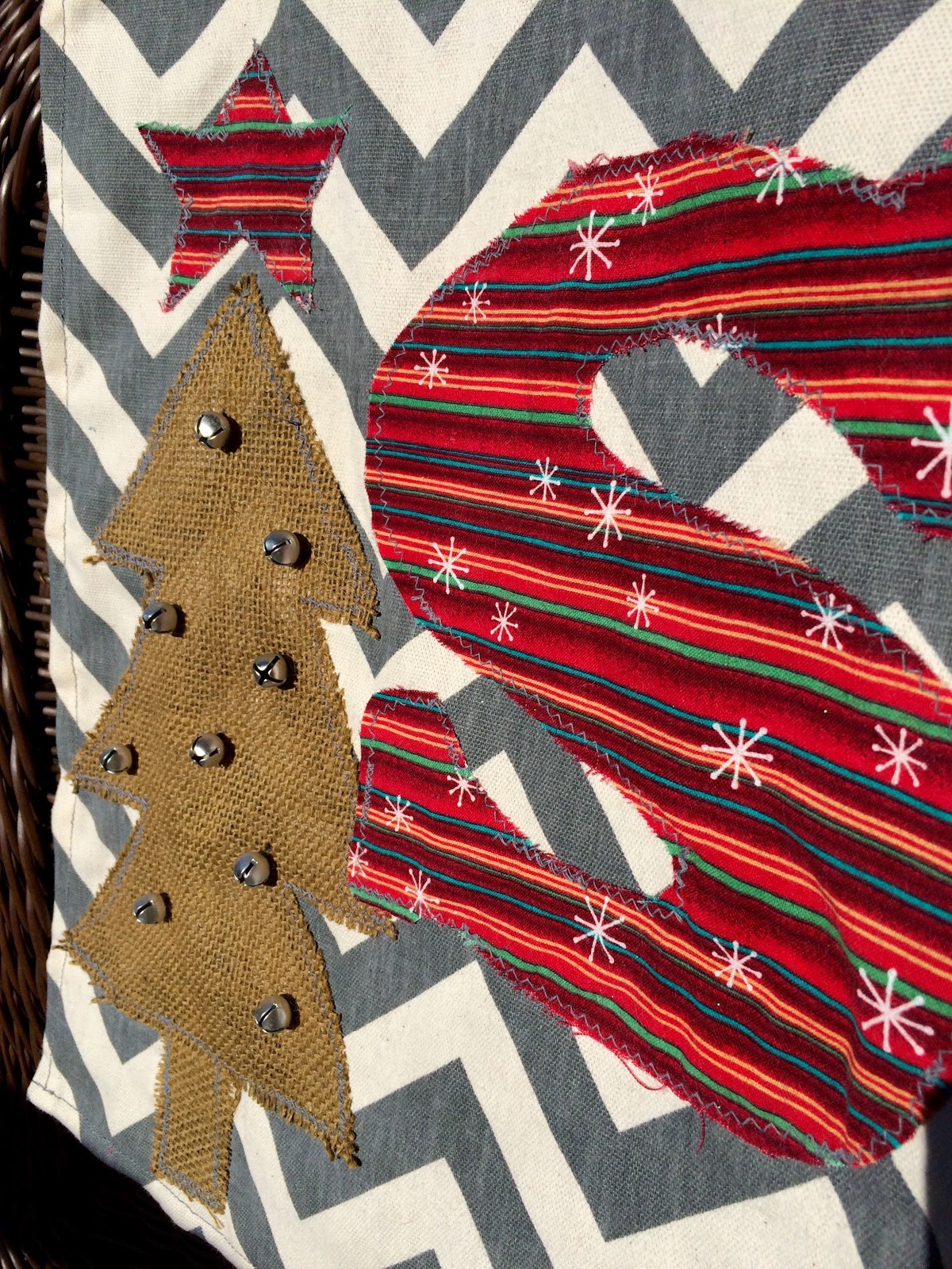 Cut Now, Measure Later : DIY Christmas Garden Flag
