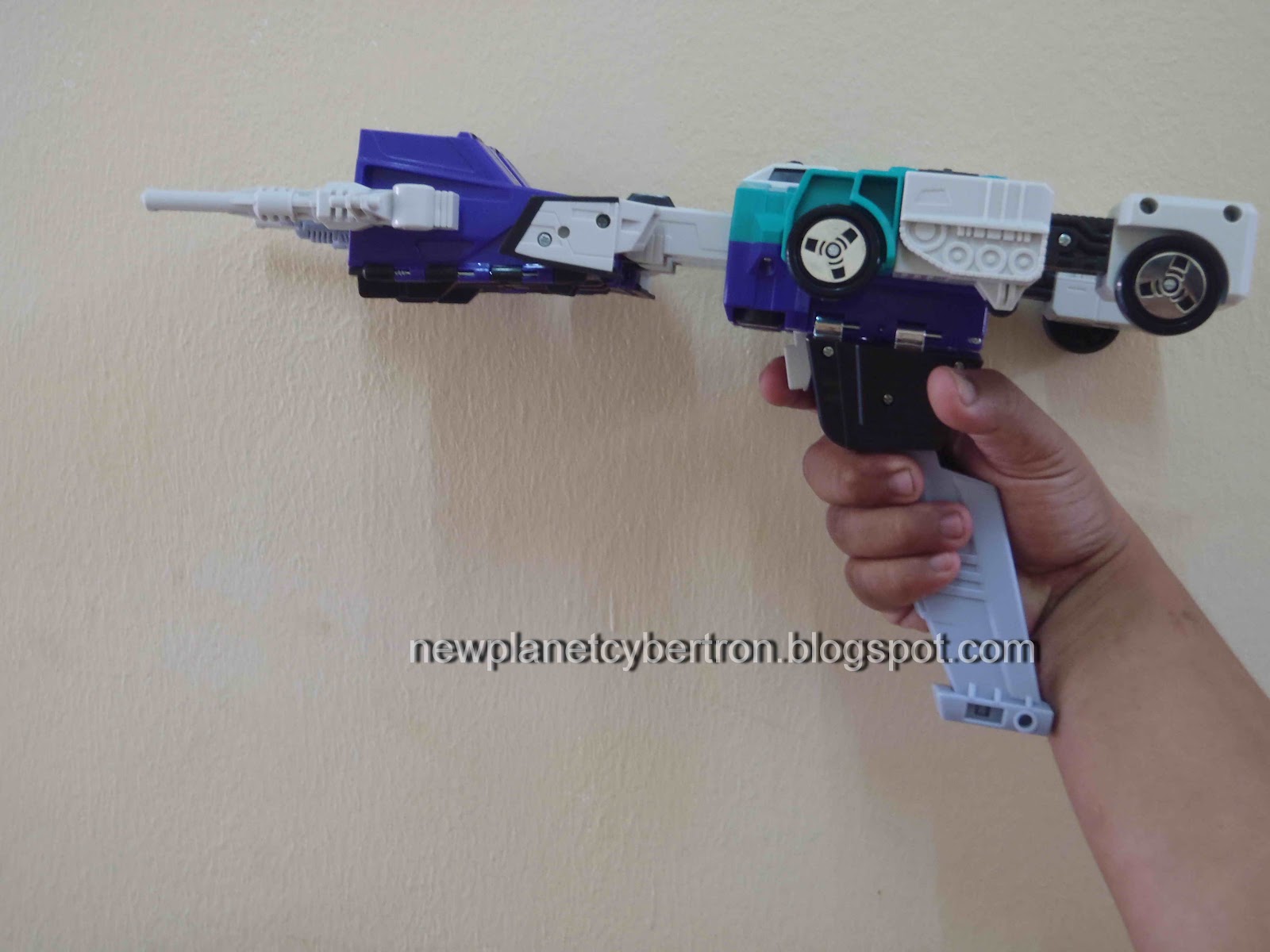 New Planet Cybertron: Transformers Review – Sixshot (G1 2002)