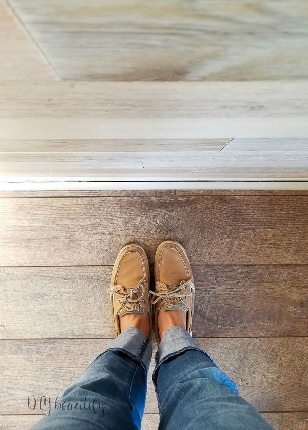 Where to Find Farmhouse Laminate Floors (and How to Install Them) - DIY ...