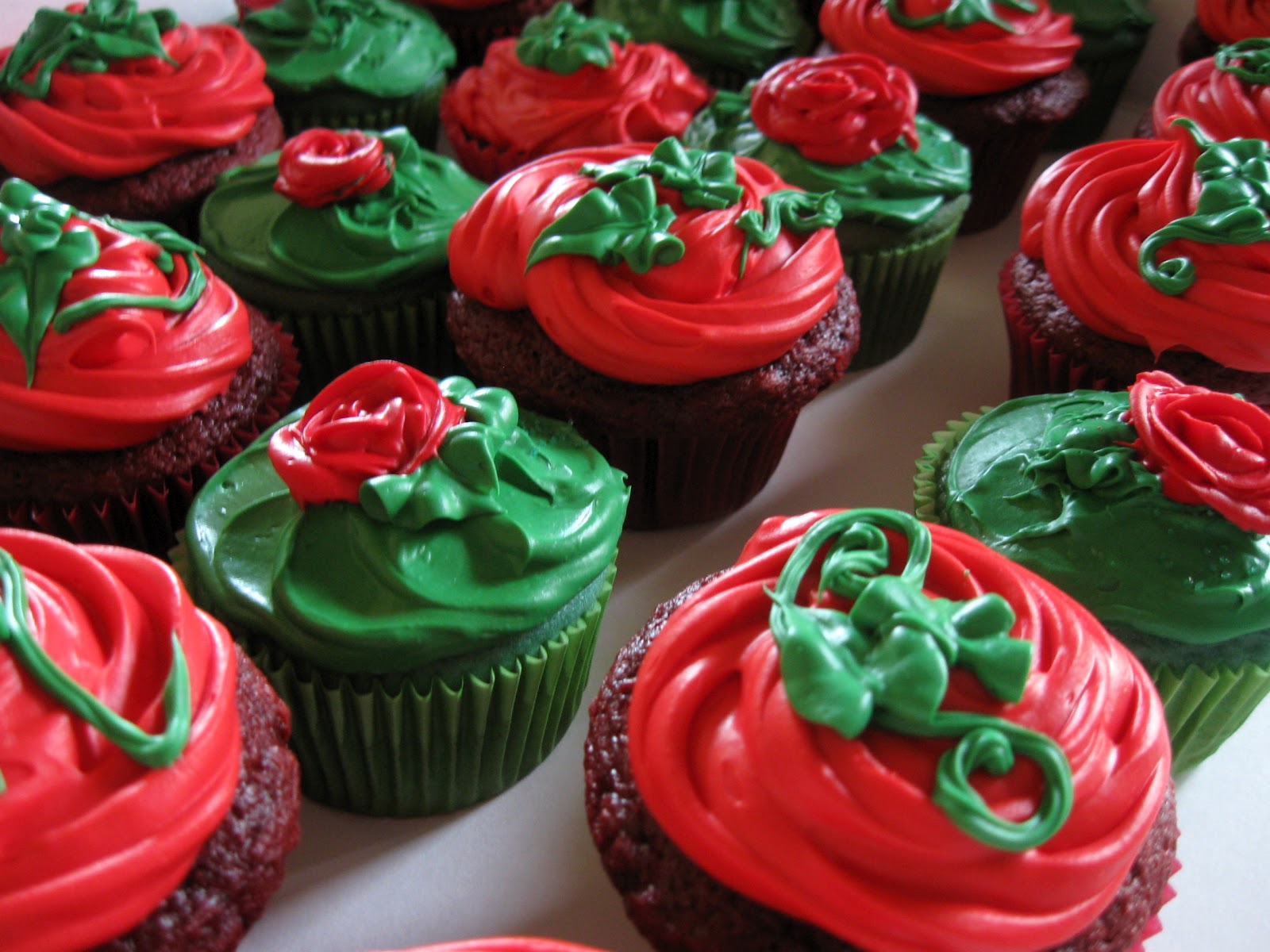 RubyMarilyn: Poison Ivy Cupcakes