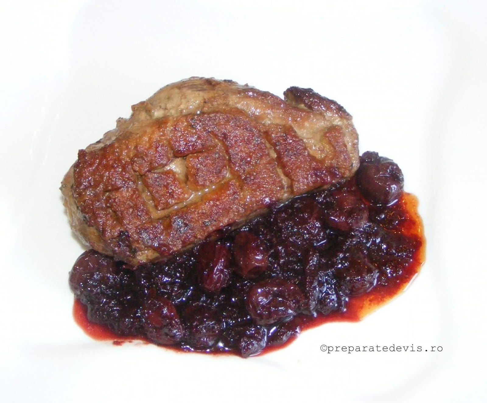 Piept de rata cu sos de visine | Preparatedevis.ro