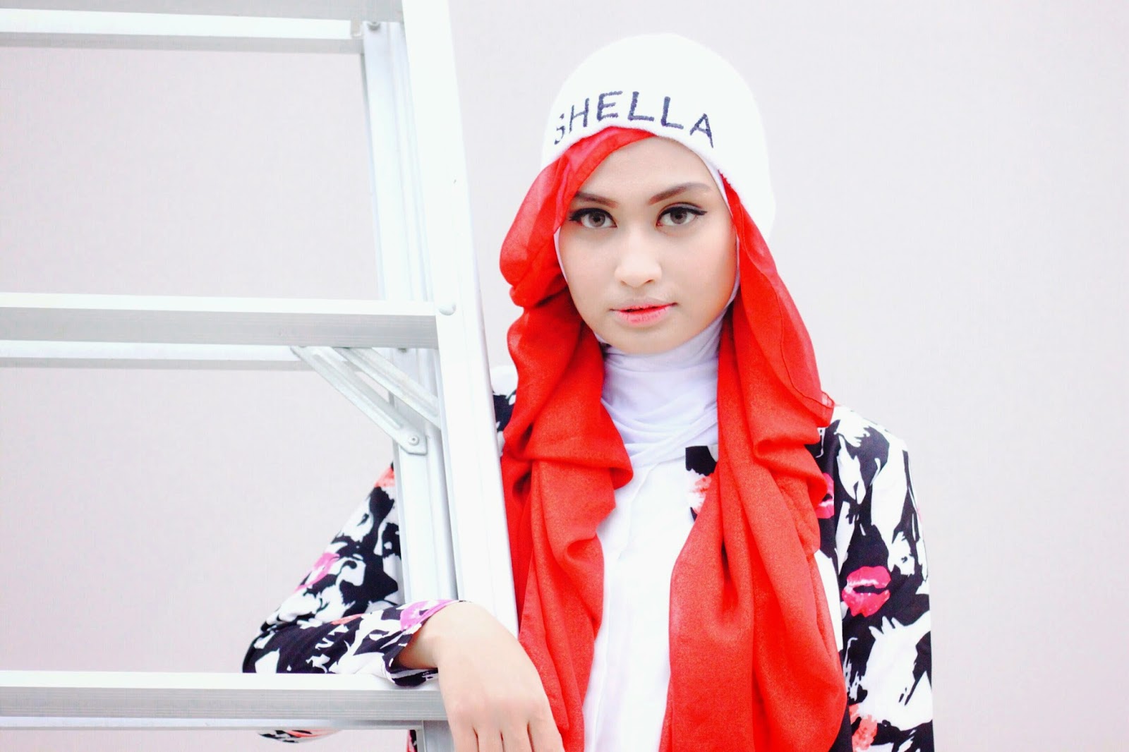 A L A Z T H A Jr: Shella With Her Beanie