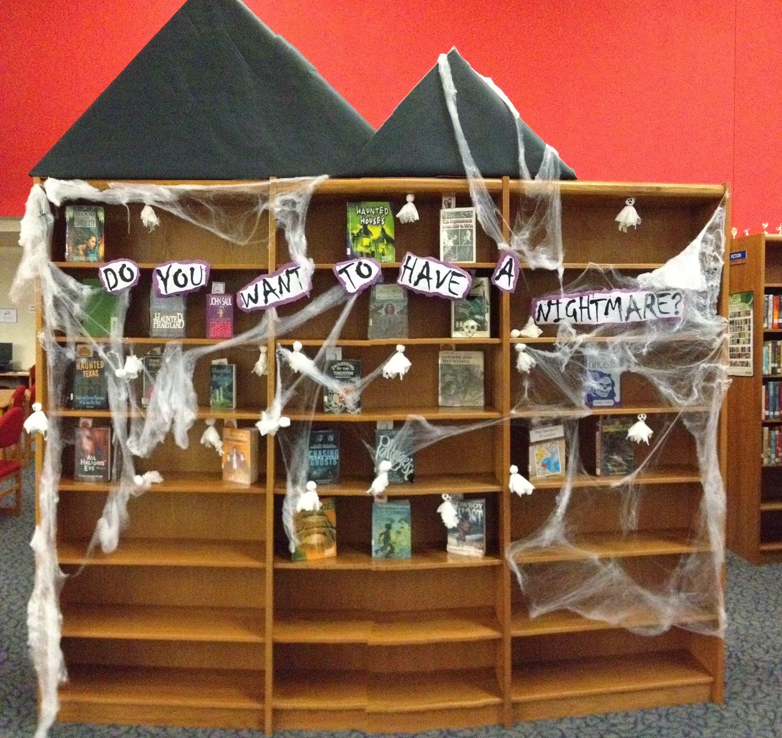 The Endeavors of a Beta Librarian: Fall Fun in the Library