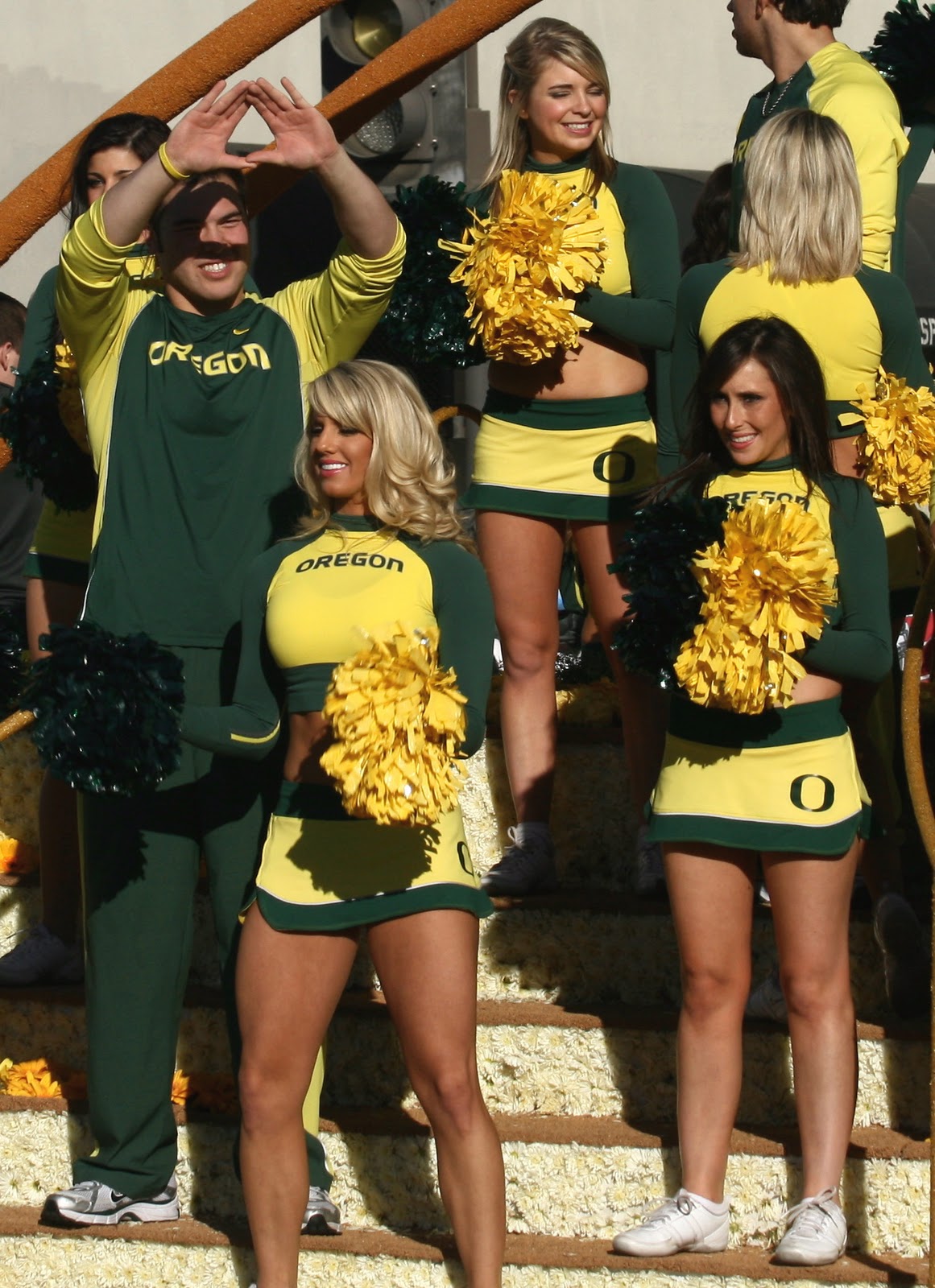 NFL and College Cheerleaders Photos: Pac-12 Championship Game Preview ...