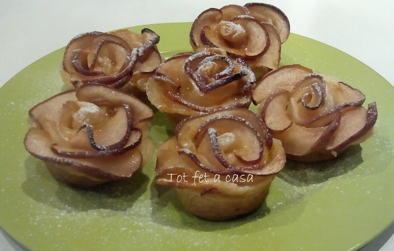 TOT FET A CASA: ROSES DE POMA I PASTA DE FULL