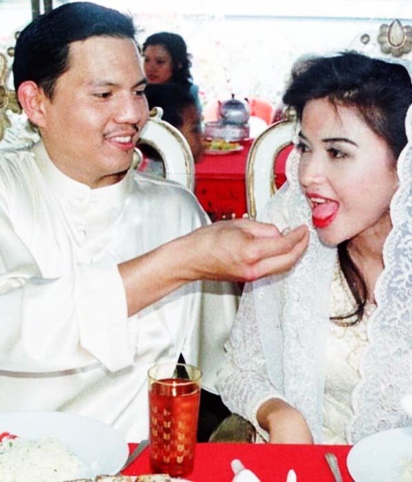 MYARTIS.COM | MYARTIS | MY | ARTIS: WILMA NAFI GANGGU SUAMI ORANG