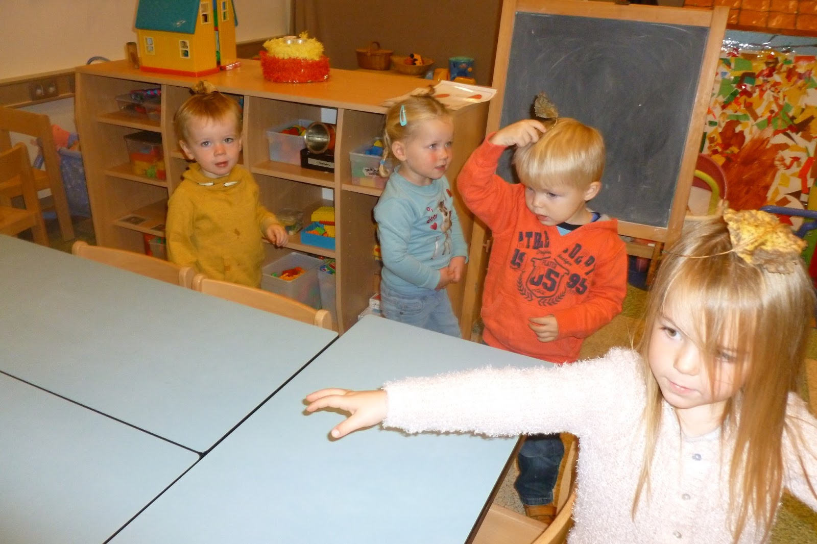 peuterklas en eerste kleuter A - juf Carine: Groene blaadjes, gele ...