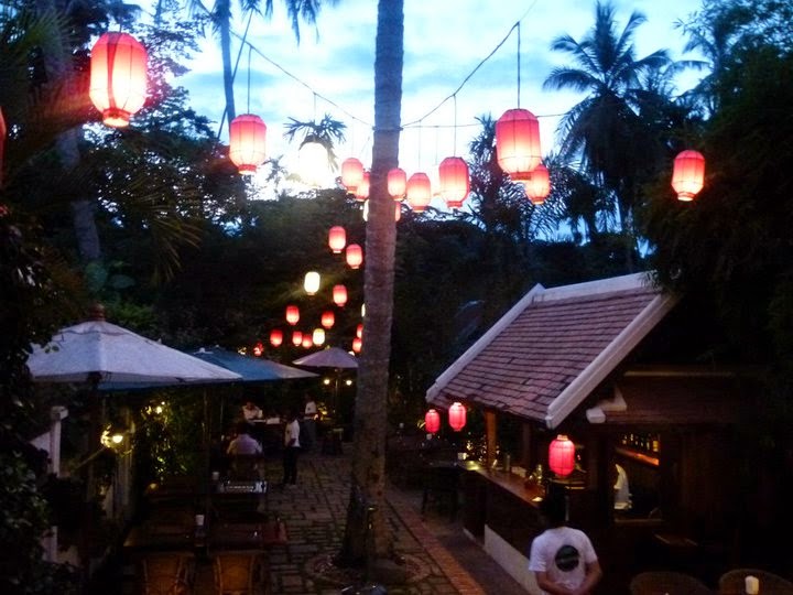 Travel - Posh Backpacking around South East Asia - Roses and Rolltops