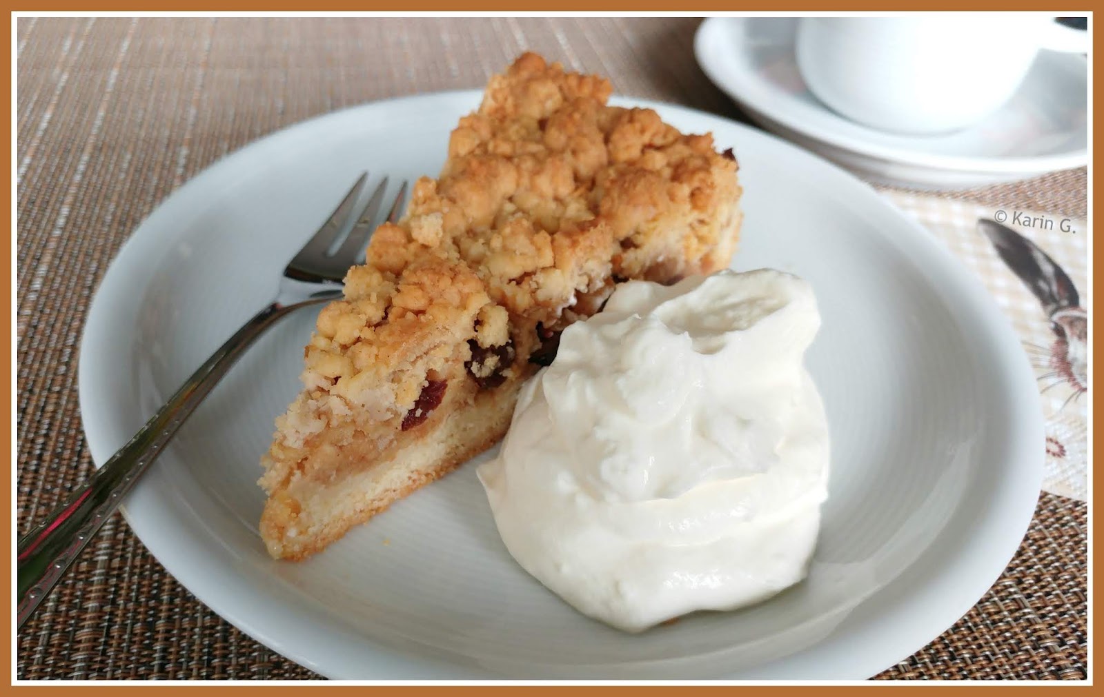 ich hab da mal was ausprobiert: Krümelkuchen mit Äpfeln und Rosinen