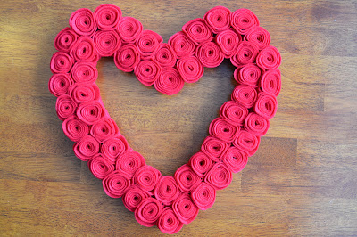 East Coast Mommy: Heart Rosette Valentines Wreath {take two}