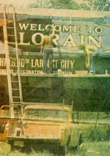 Brady's Bunch of Lorain County Nostalgia: Signs, signs, everywhere ...