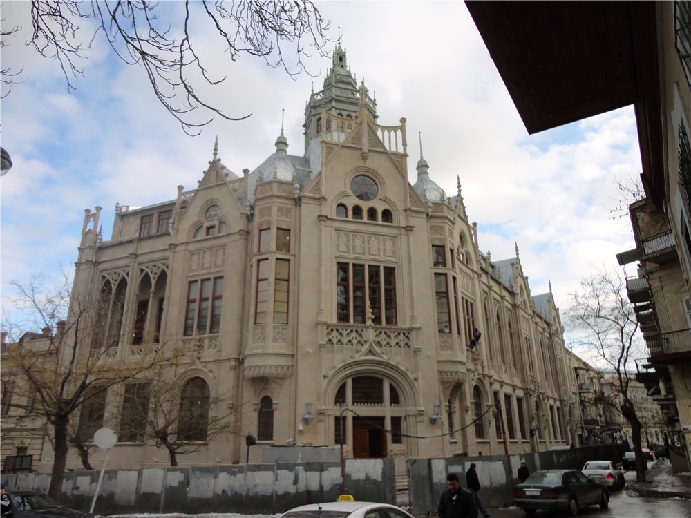 EXPLORE THE WORLD: Beautiful Baku, the Capital of Azerbaijan; Image Gallery