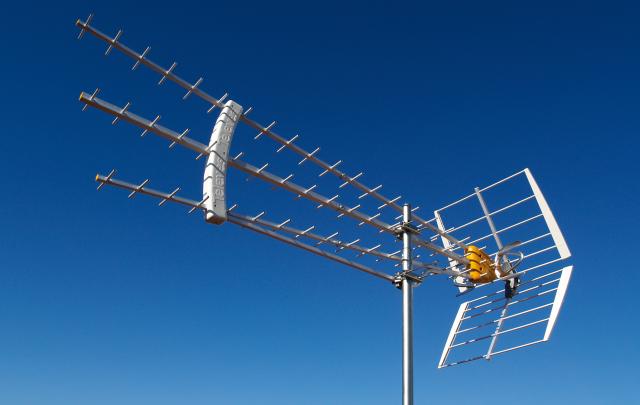 ANTENAS: DEFINICIÓN Y TIPOS