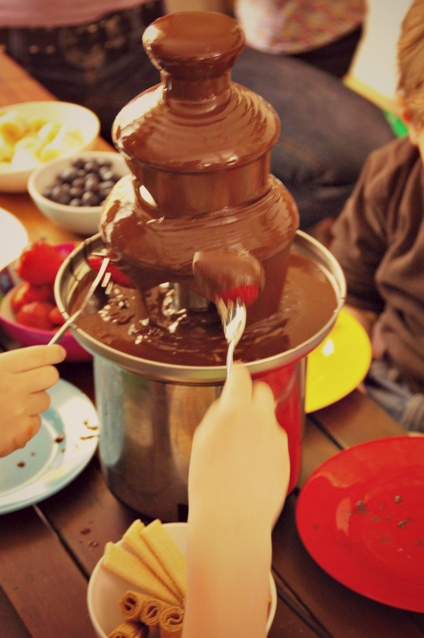 hennymats: A Chocolate Party - the action