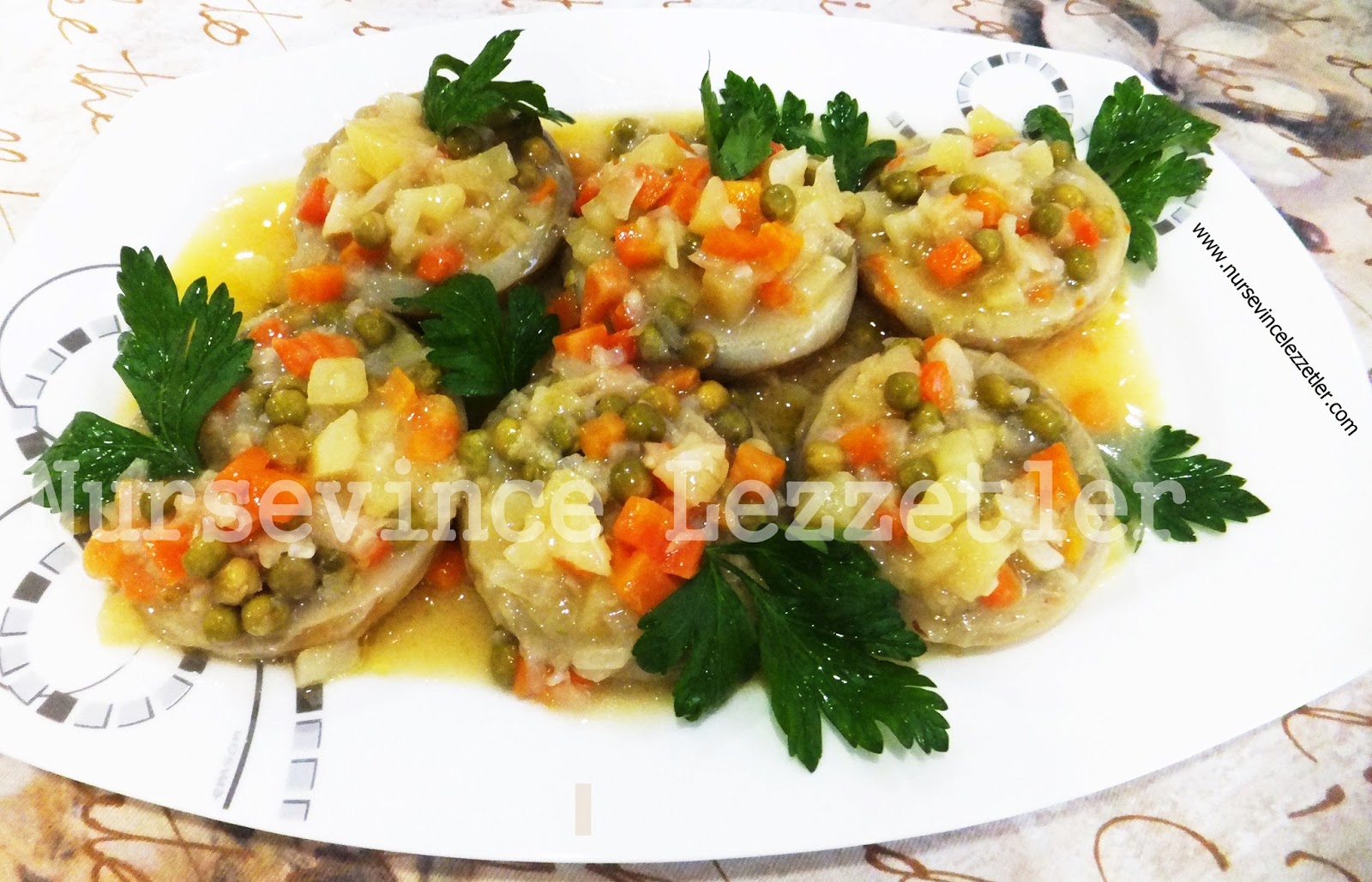 Zeytinyağlı Garnitürlü Enginar Yemeği