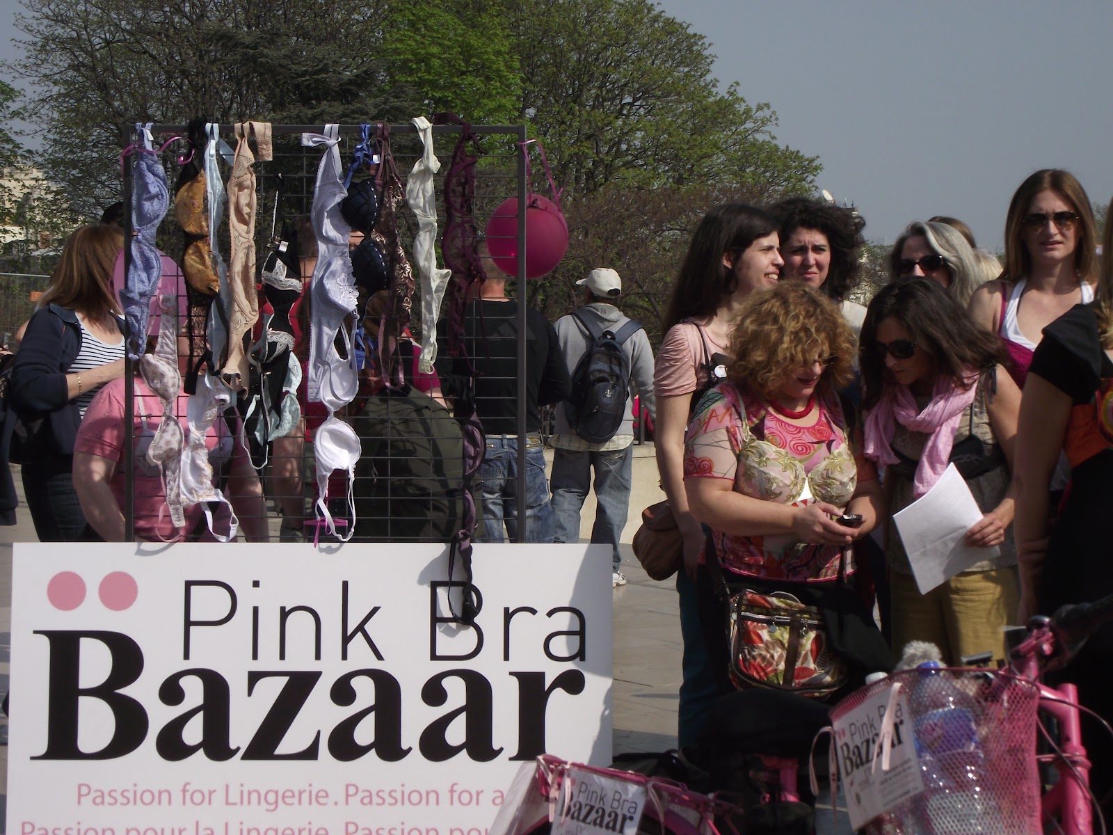 Nalou's in the air: Pink Bra Spring