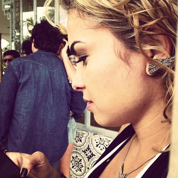 rebelde: E Chay também postou fotos de Lua em teu Instagram. Veja abaixo: