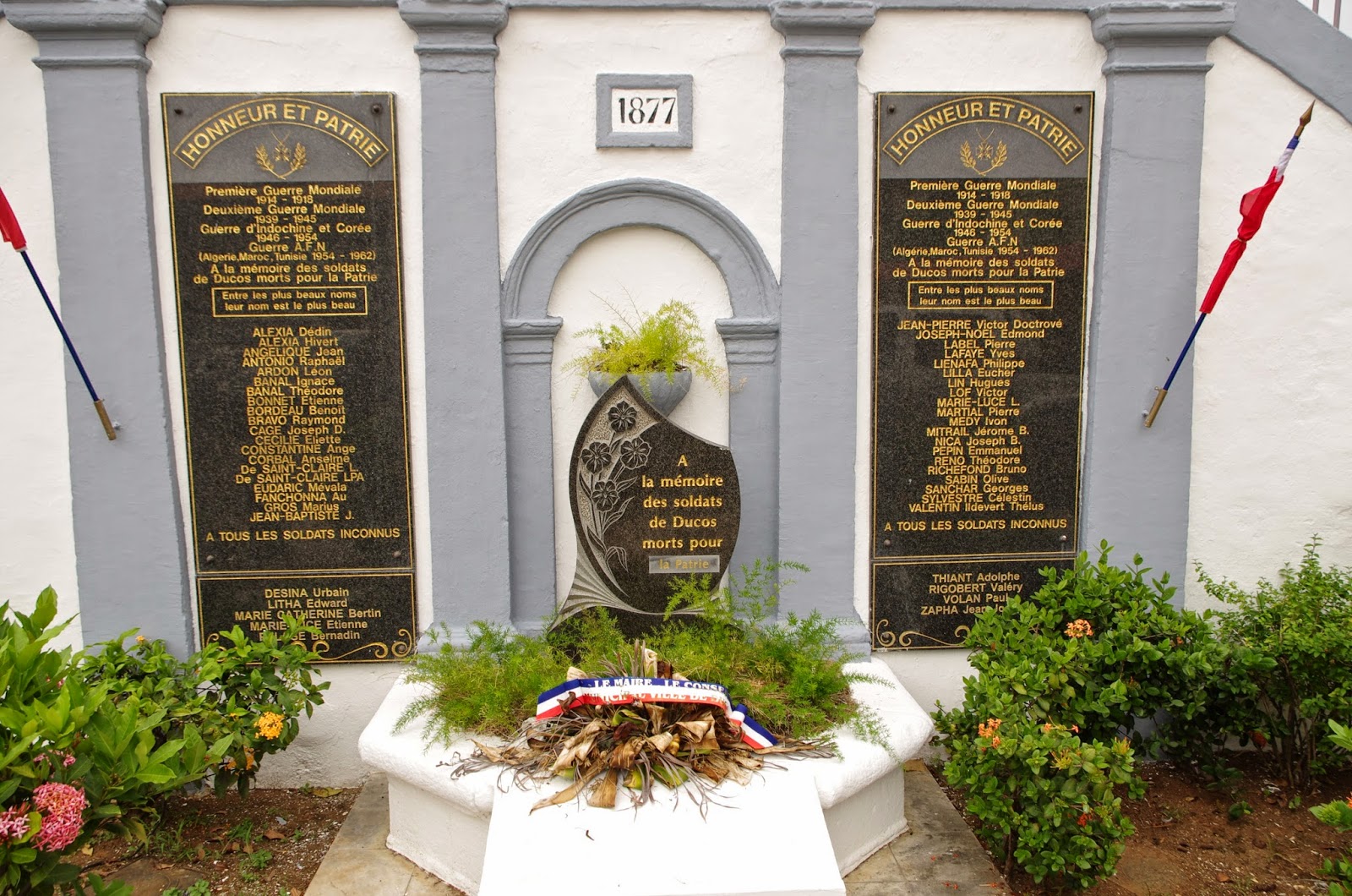 PHOTOS D'IL: Première expo " Les monuments aux morts de la Martinique"
