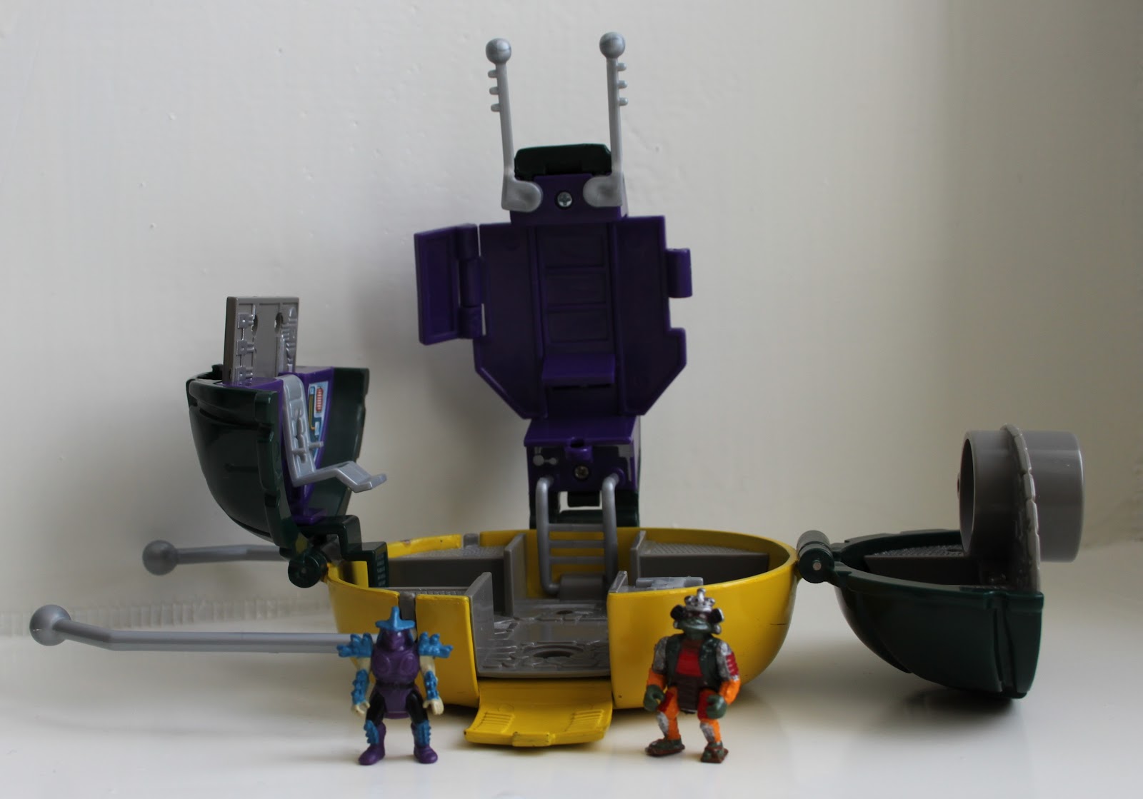 squer's TMNT Collection: 1995 CARRY ALONG COMMUNICATOR PLAYSET