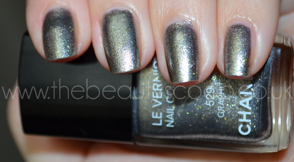The Beauty Scoop!: Chanel Fall 2011 Le Vernis Nail Colour - GRAPHITE (529)!