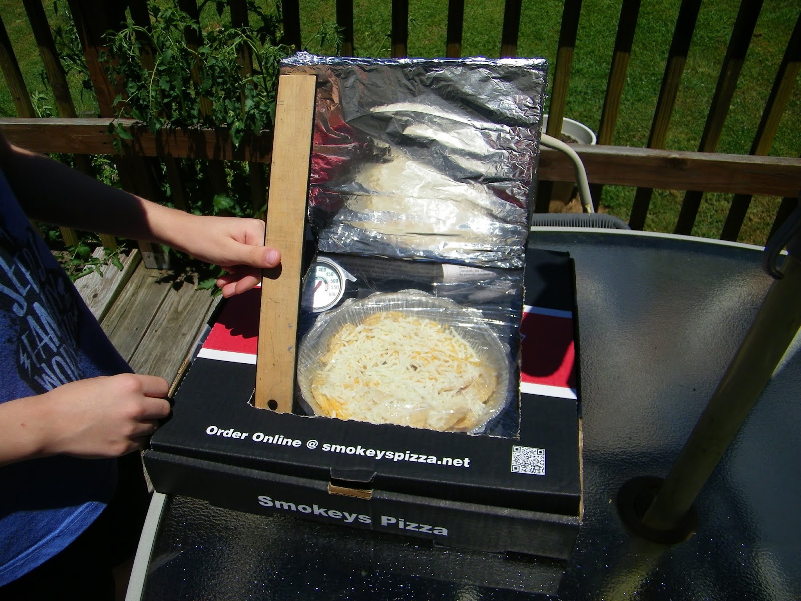 Eclectic Momma: Pizza Box Solar Oven Fun