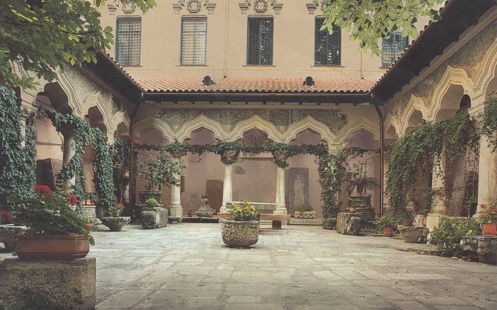 Turist în București: Strada Stavropoleos - Centrul Vechi - Bucuresti