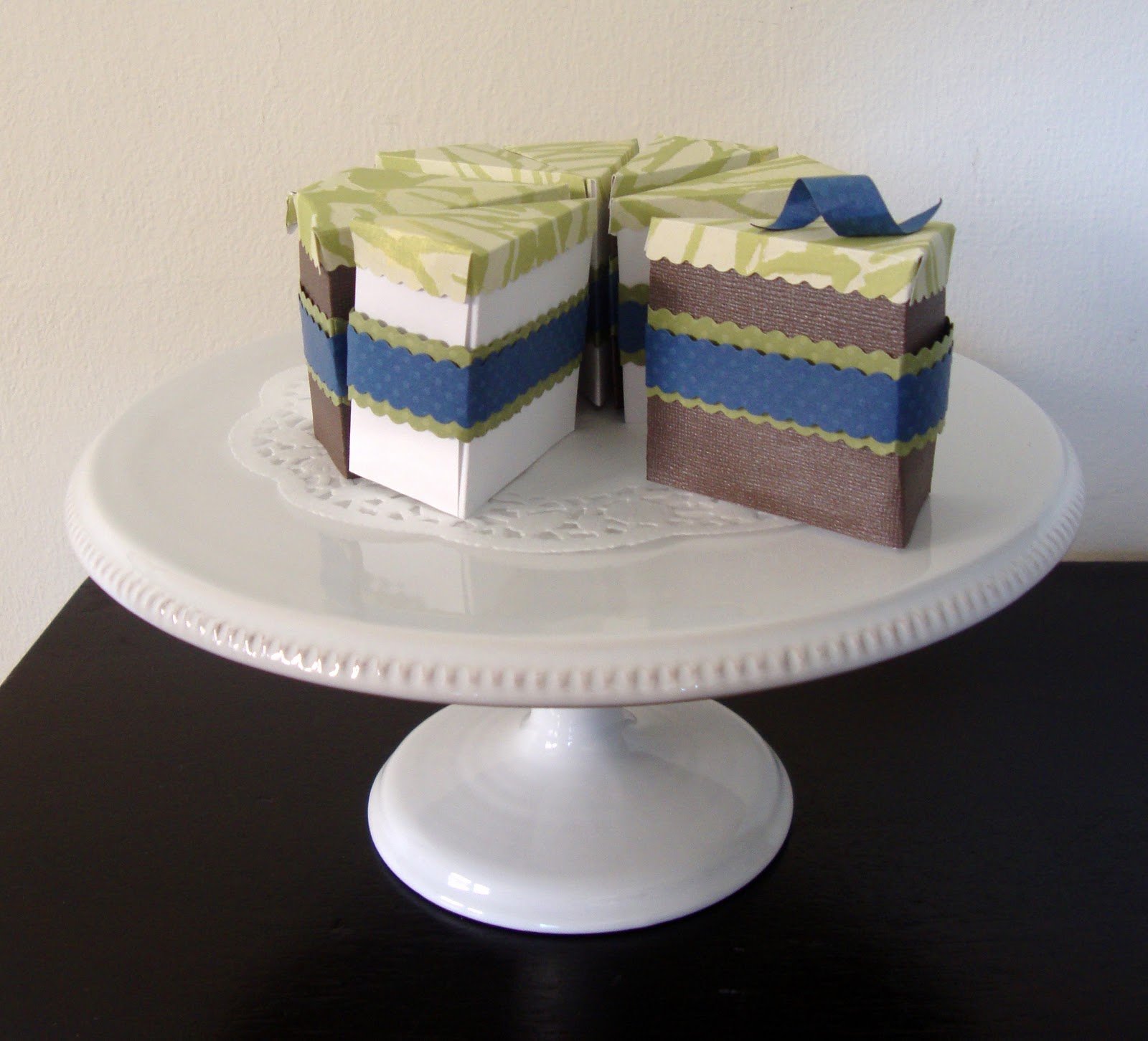 the whole enCHELLEada: Piece of (paper) cake!