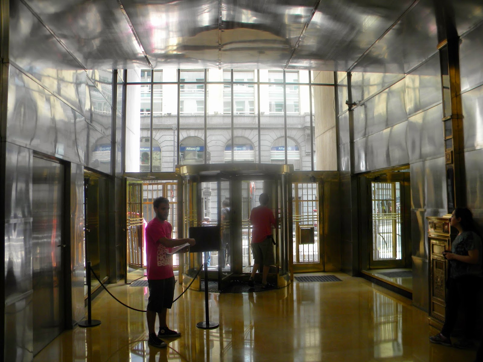 Explorador Turístico: EDIFICIO COMEGA