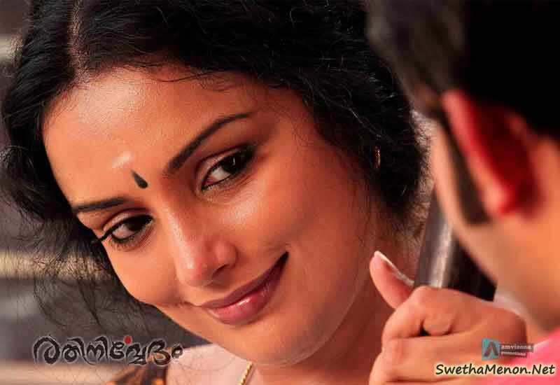 Mallu Actress Swetha Menon: Hot Swetha Menon in Rathinirvedam Photos