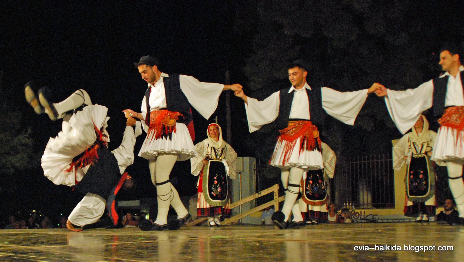 Evia halkida photos by elias thalassis: 74 φωτο απο τον Αετισιο χορο ...