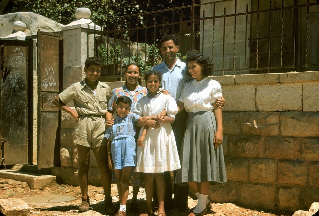 Amazing Vintage Color Photographs Capture Daily Life in Israel in the ...