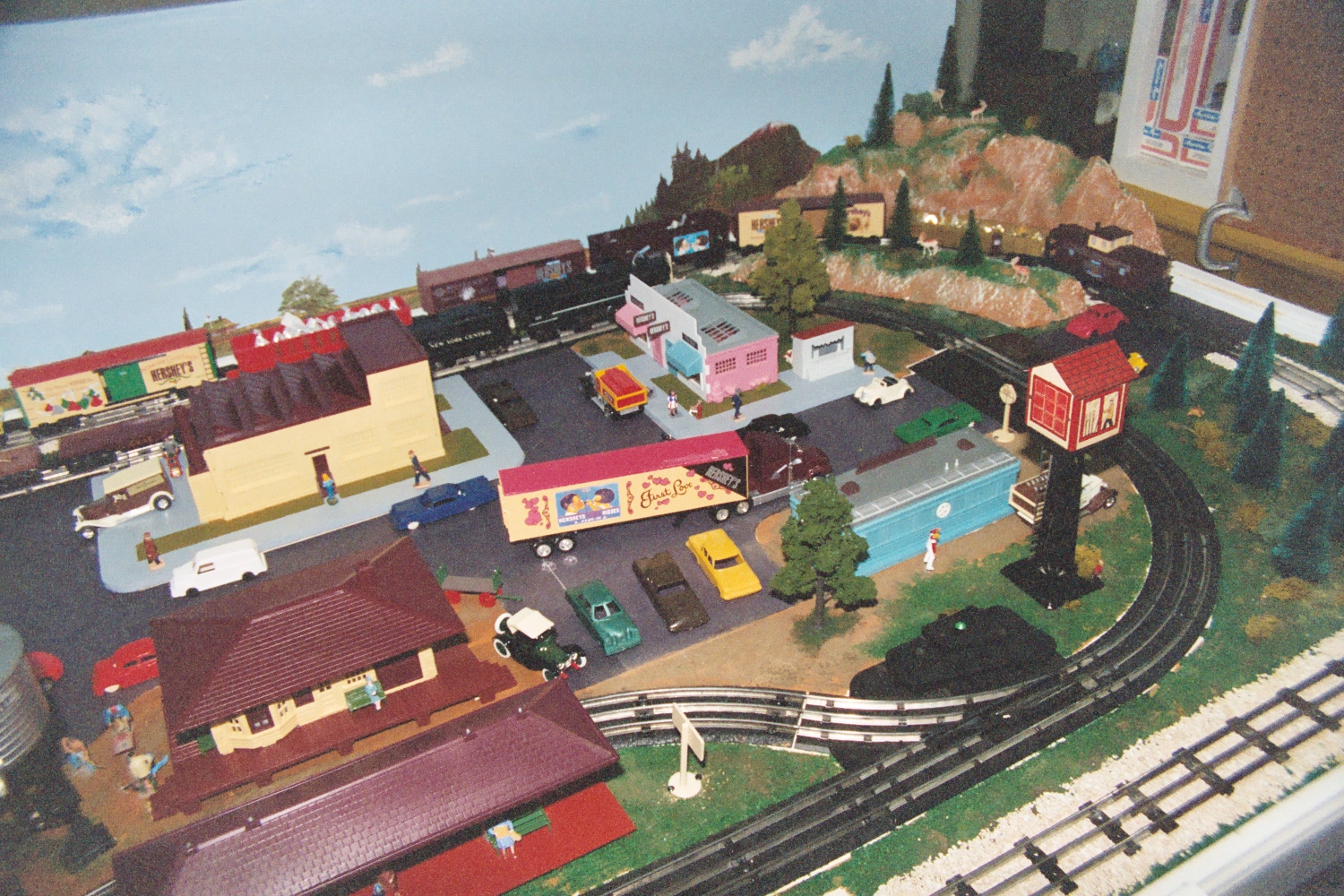 Toys and Stuff: TRAIN TIME: Marx Hershey's Layout