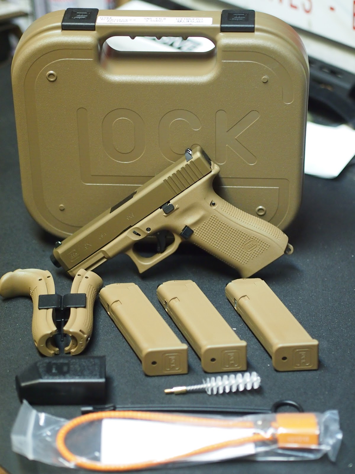 Mister Donut's Firearms Blog: Glock 19x Canadian version