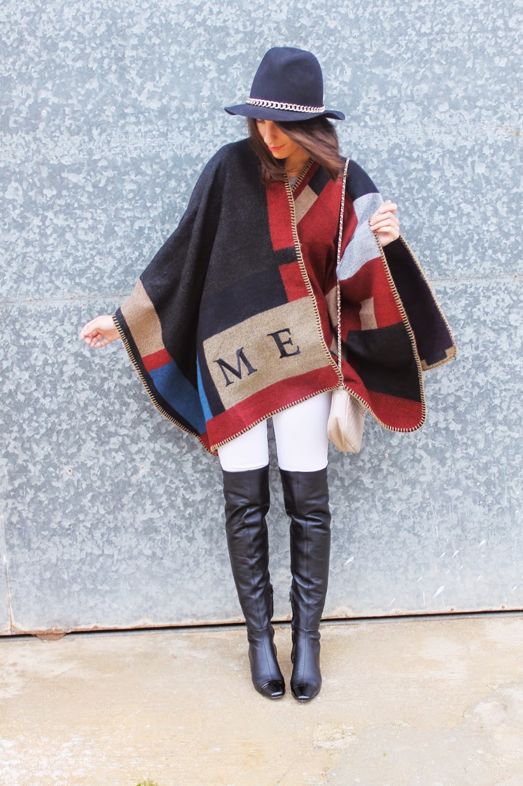 NUNCA ES DEMASIADO ROSA: LA CAPA