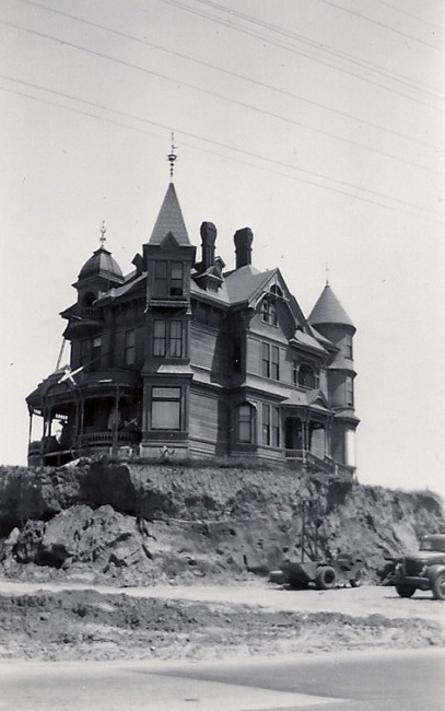 Old photos of architecture: Clinton Kelly home in the early stages of ...
