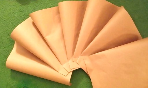 How to Make a Full-Size Brown Paper Christmas Tree - Crafts a la mode