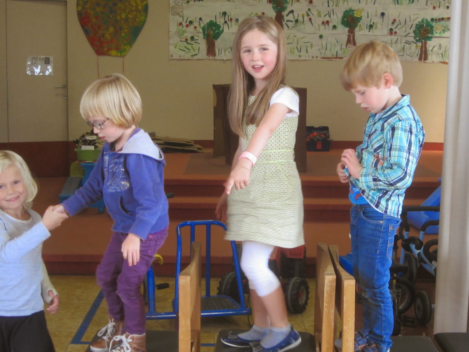 Kreupelschool 2de kleuterklas : Bewegingsomloop in de turnzaal