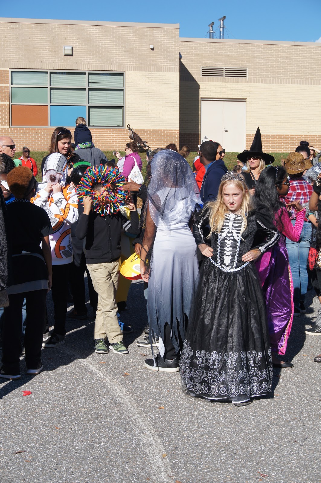 Hendrickson Family Blog: The School Parade and Joy's Fourth Costume