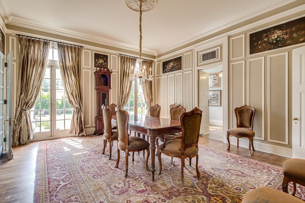 Sweet House Dreams: Clanlo Hall, 1853 Brick Colonial in Memphis, Tennessee