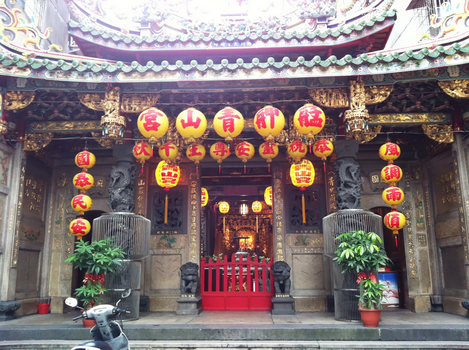 Wanhua District: Chin Shan Gong Temple