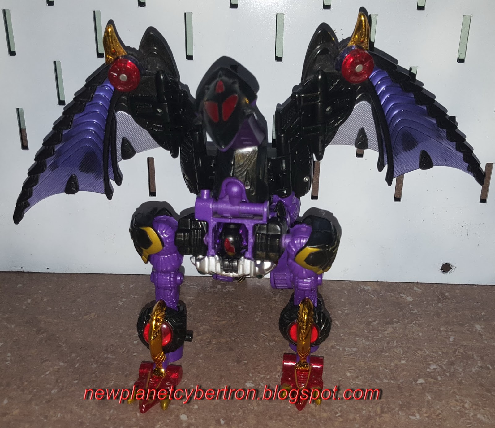 New Planet Cybertron: Transformers Review: Gigatron (Car Robots)